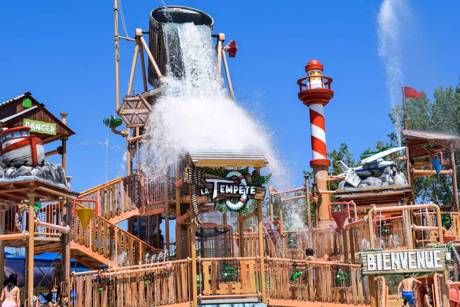 Parc aquatique avec 45 attractions et glissades d'eau