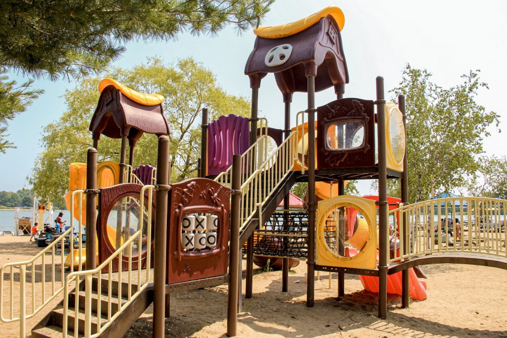 » Slides and attractions